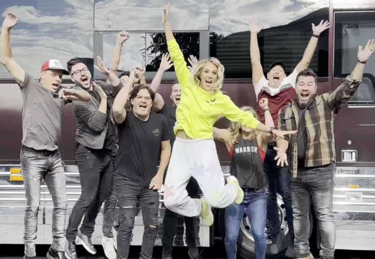 WATCH: Carrie Underwood Introduces Fans To Her Band & Touring Crew In ‘Full House’-Themed TikTok ...
