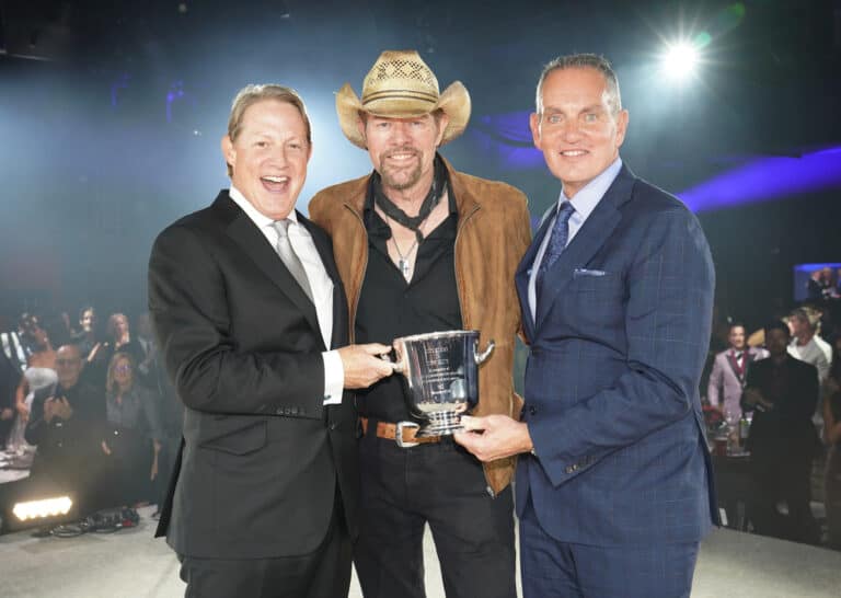 Toby Keith Reveals If He Will Tour Again After "Debilitating" Cancer ...