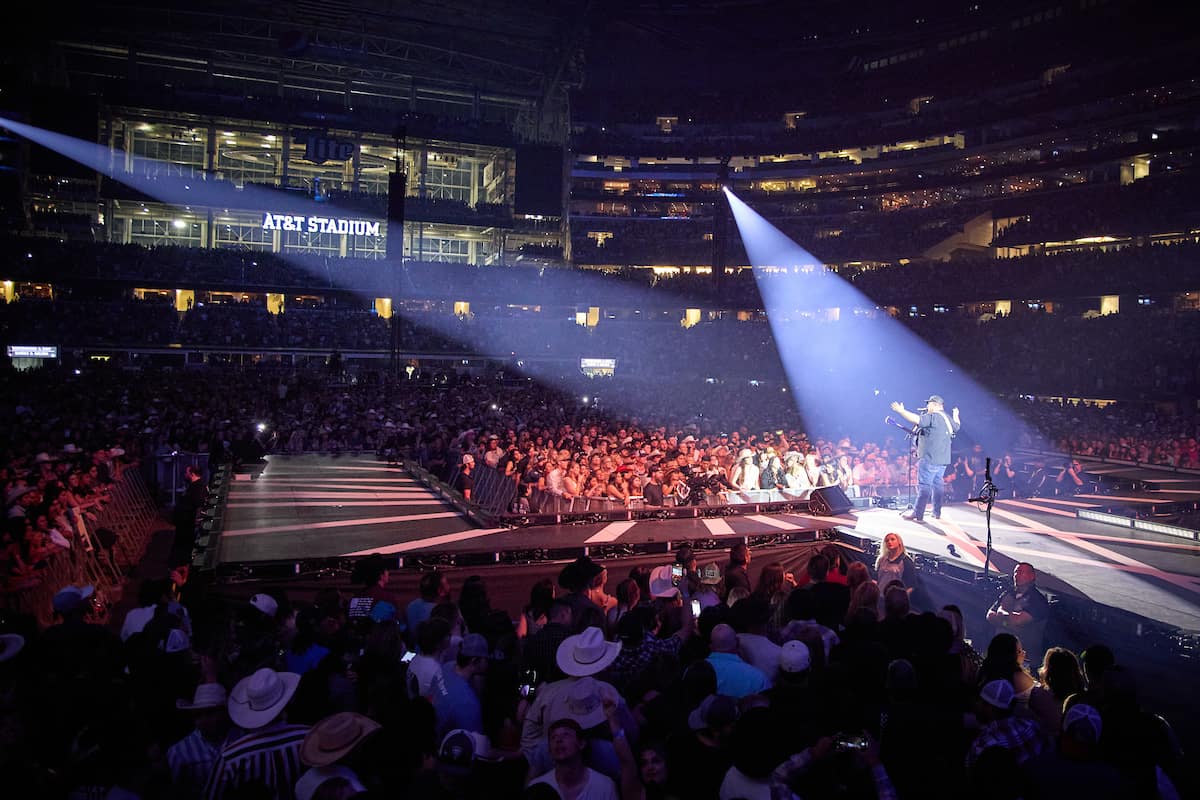 Luke Combs Kicks Off Massive 2023 World Tour: See Set List & Photos ... Luke Combs Kicks Off Massive 2023 World Tour: See Set List & Photos ...