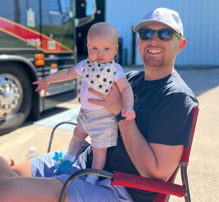 Scotty McCreery Says His Son Avery Enjoys Being A “Road Baby” - Music ...
