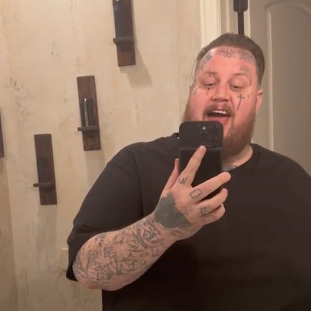 Jelly Roll Undergoes Dramatic Hair Transformation: "I Can’t Believe I Did This" - Music Mayhem