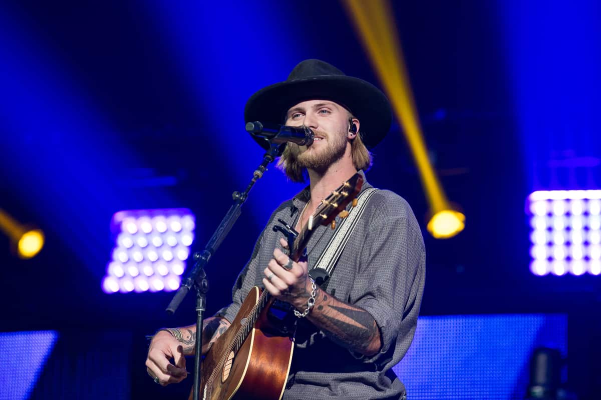 Luke Bryan Powers Through Vocal Issues, Delivers An Unforgettable ...
