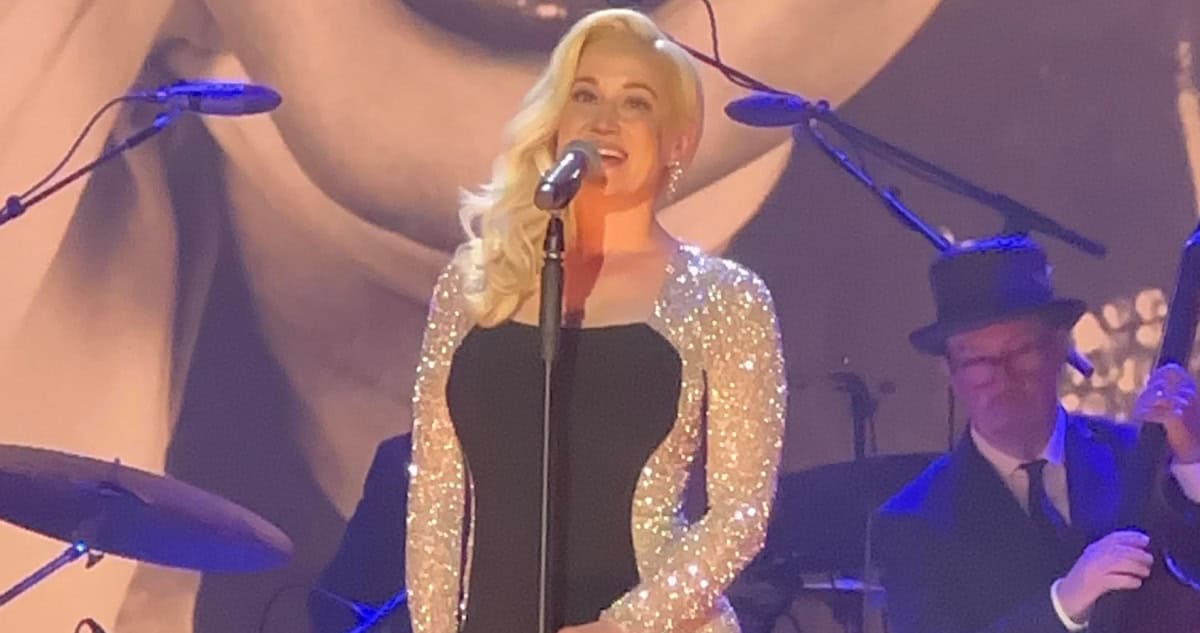 Kellie Pickler Makes Triumphant Return To Stage, Honors Patsy Cline And ...