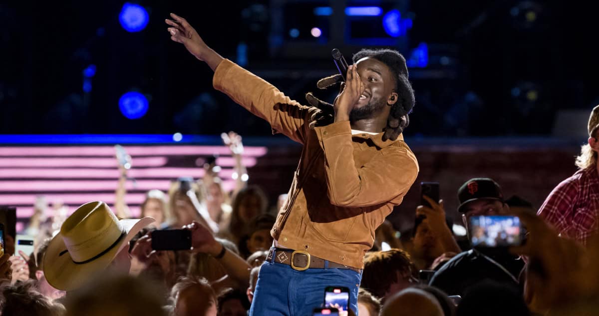 Shaboozey Makes CMA Fest Debut With Epic Performance Of "A Bar Song ...