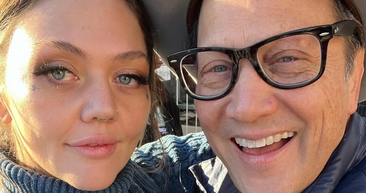 Elle King Opens Up About Her Tumultuous Relationship With Famous Father ...