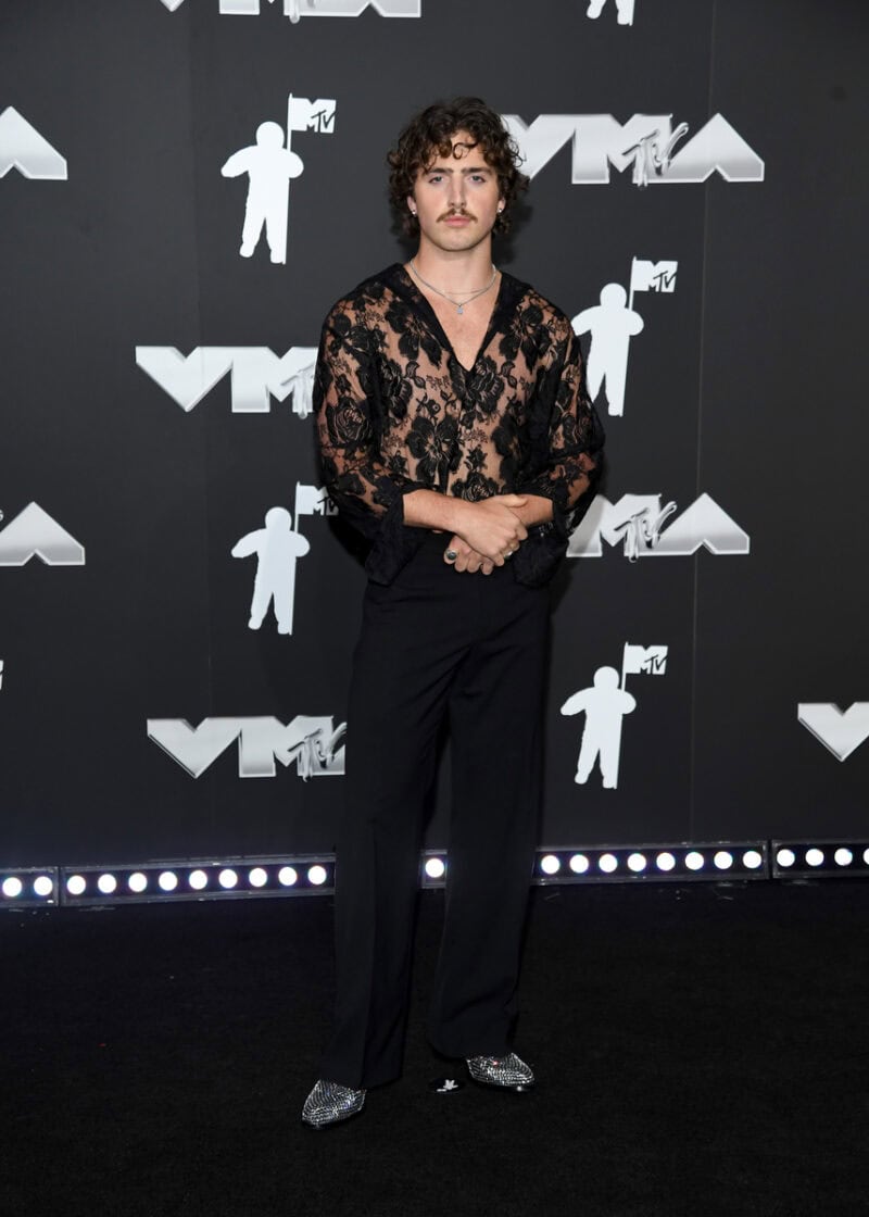 Benson Boone Earns Standing Ovation With Explosive Performance Of ...