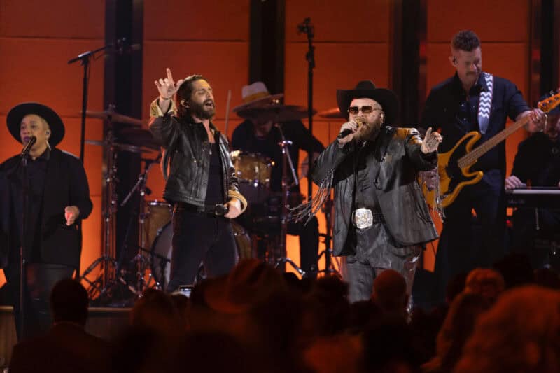 Thomas Rhett And Teddy Swims Stun With Soulful, Show-Stopping Medley At ...