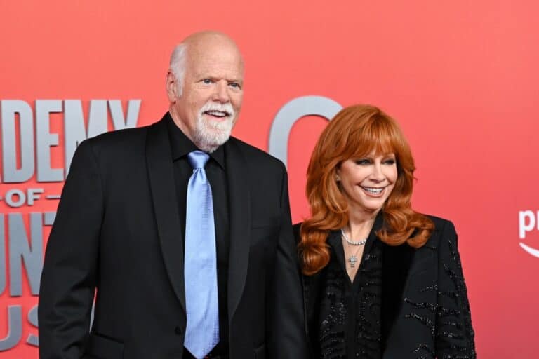 Reba McEntire Opens Up About Her “Nontraditional” Wedding Plans With ...