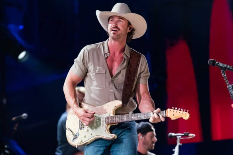 Riley Green Heats Up CMA Fest With Sizzling Performance Of "Worst Way ...