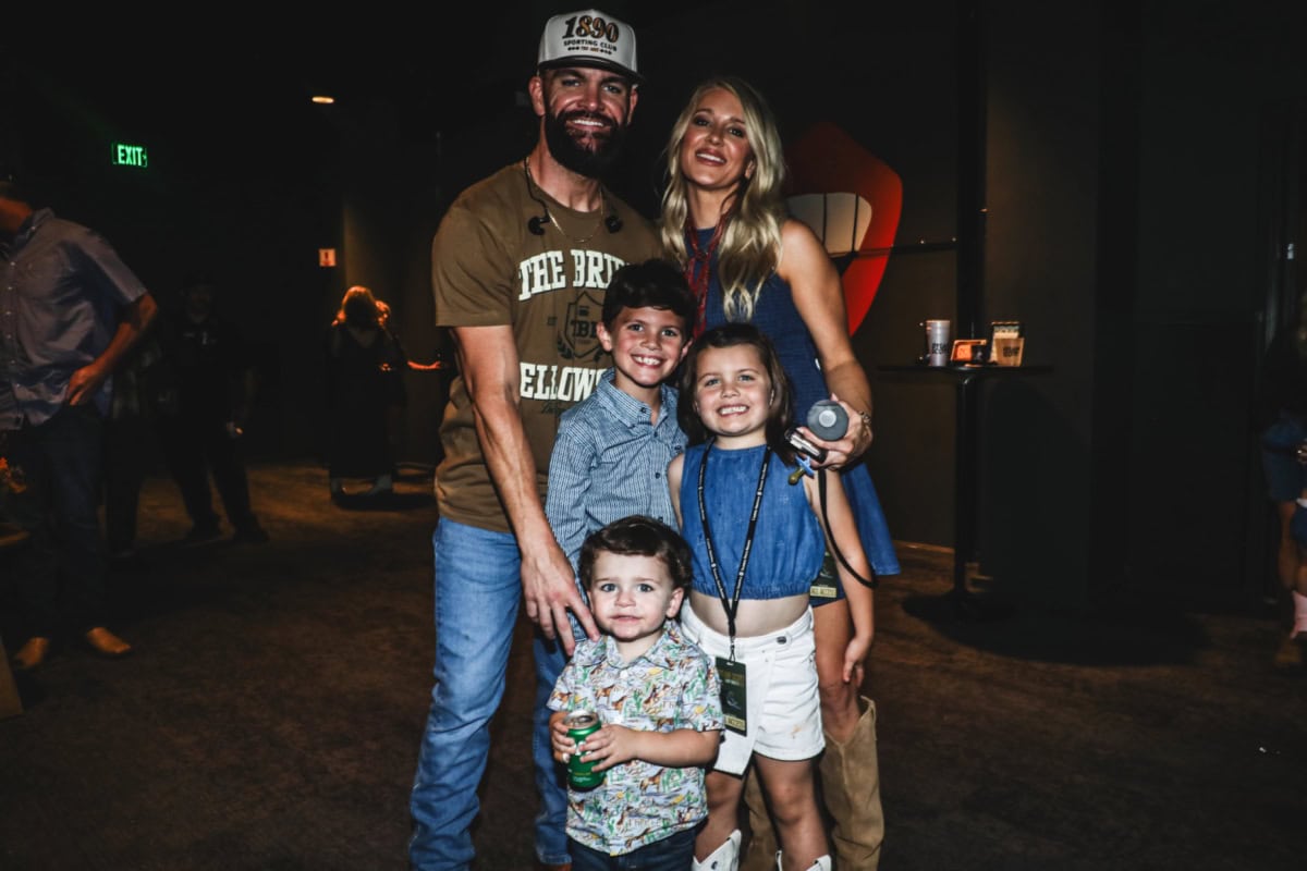 Dylan Scott Brings Confident Swagger And Entertainer of the Year-Worthy ...