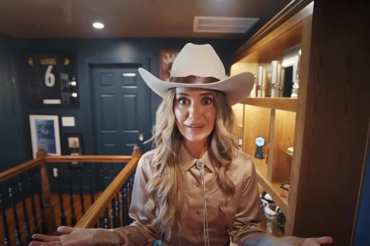 Lainey Wilson Takes Fans Inside Her Hippie, Western-Inspired Nashville ...
