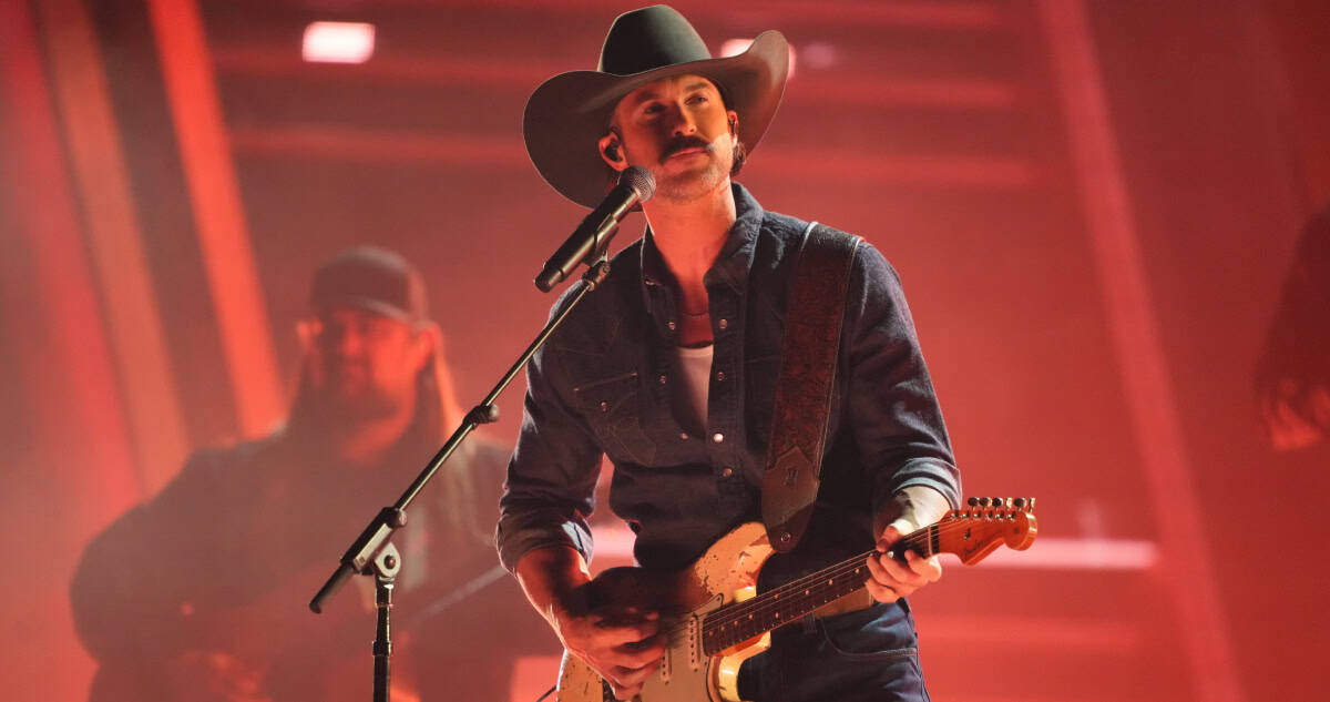 Riley Green Turns Up The Heat With Steamy Performance Of "Worst Way" At ...