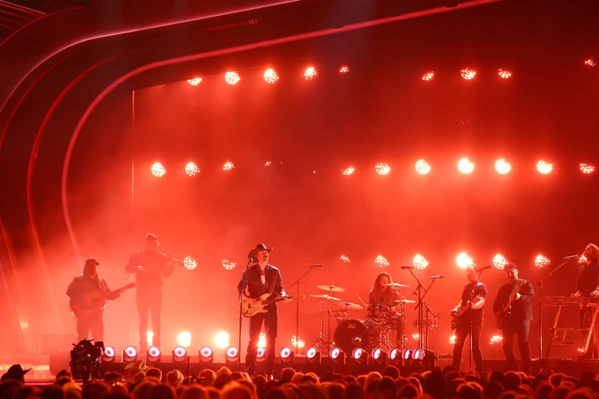 Riley Green Turns Up The Heat With Steamy Performance Of "Worst Way" At ...