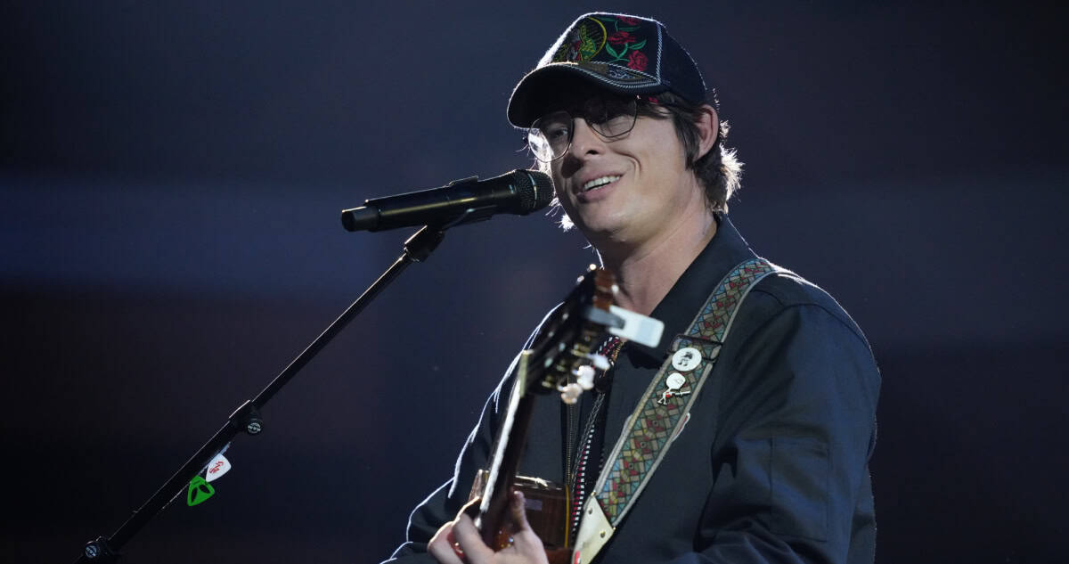 Stephen Wilson Jr. Earns Standing Ovation With Haunting Performance Of ...