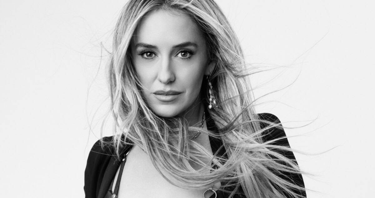 Lainey Wilson Soundtracks Her Wild Ride And Nonstop Fast-Paced Career ...
