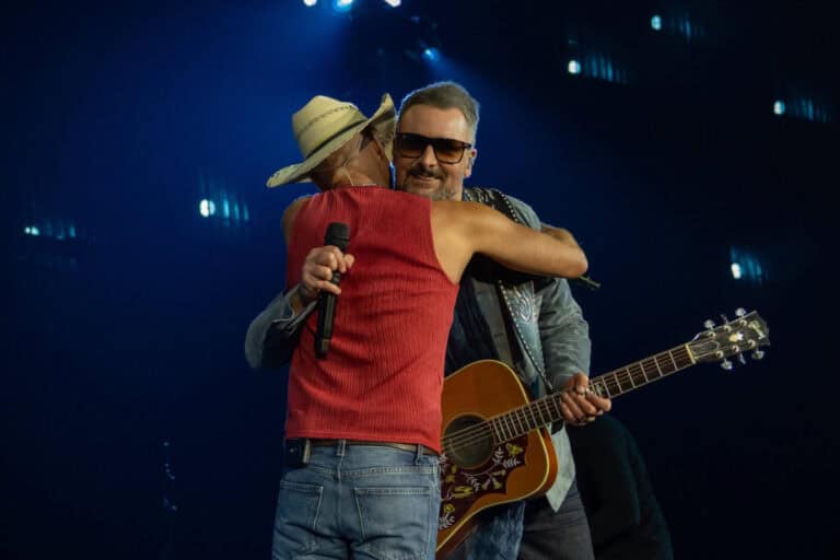 Kenny Chesney Brings Out Eric Church For Surprise Three-Song ...